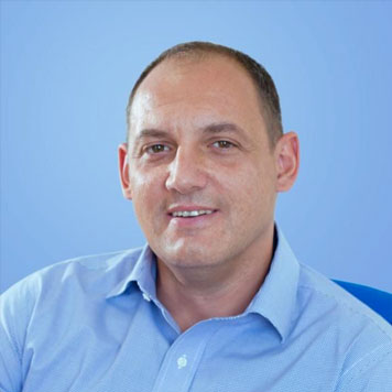 Dragos Popescu | Profesionales | barnaclínic+